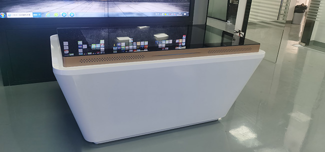 43'' / 55'' Multi-User Interactive Object Recognition Touch Table